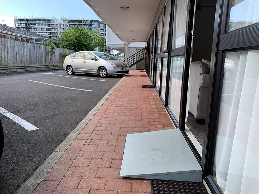 Path on the side view – Grab your wheels, Let's travel