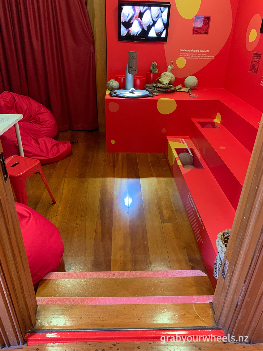 Steps into Microscope Room – Grab your wheels, Let's travel