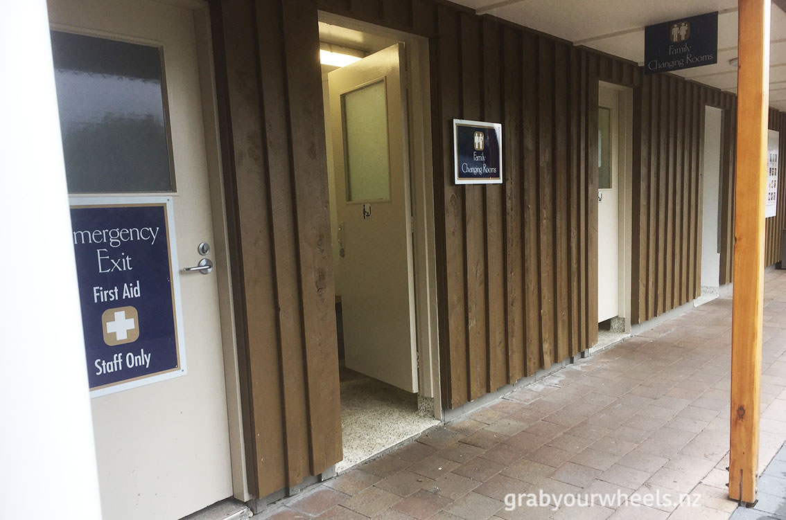 family-first-aid-changing-rooms-gyw – Grab your wheels, Let's travel