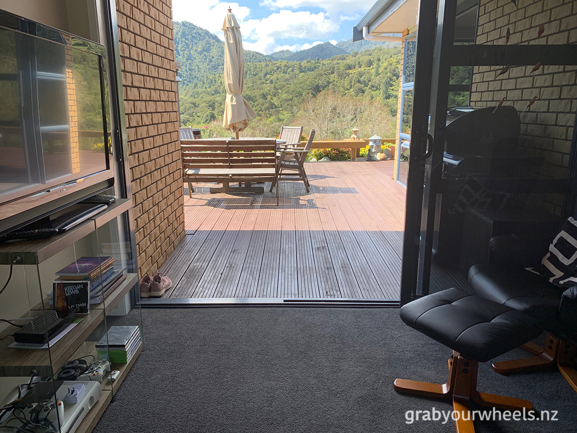 exit-onto-deck-showing-tv – Grab your wheels, Let's travel