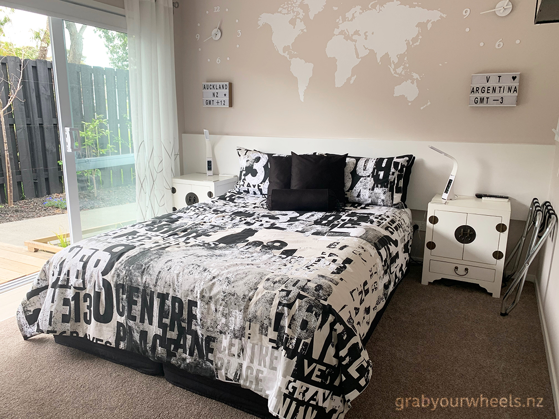 bdrm-1-a – Grab your wheels, Let's travel